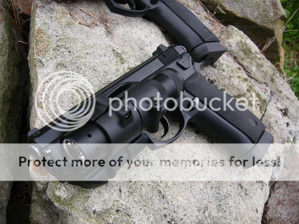 Are there any models of the BHP that has a light rail? > Browning ...